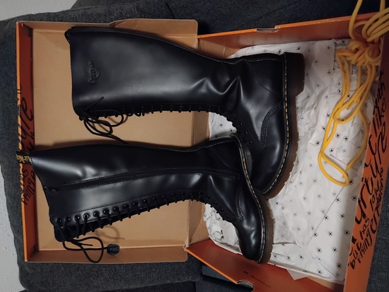 DR. MARTENS 1B60, broj 39