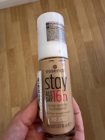 Essence stay all day 16h puder