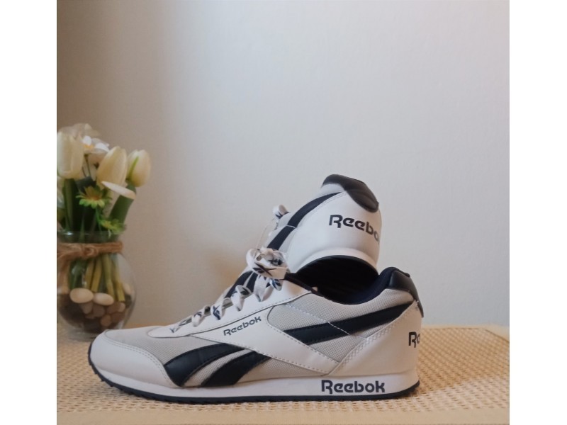 Original Reebok 37 (veći kalup, 24 cm) odlične