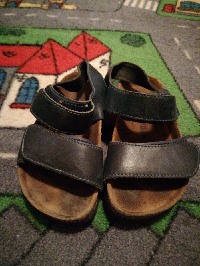 Kid's sandals