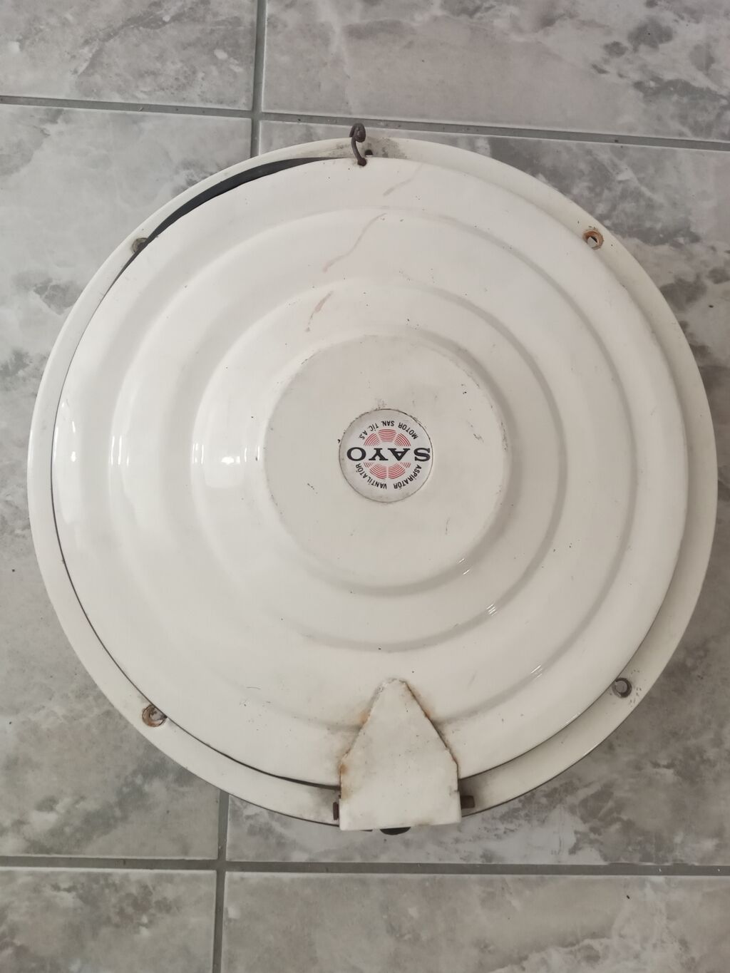 Ventilator zidni za provetravanje prostorije. Prečnika 23 cm. Cena