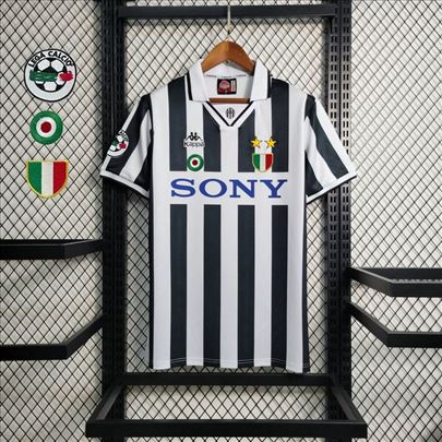 Juventus 1995/1996 domaci dres