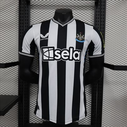 Newcastle United 2023/2024 domaci dres