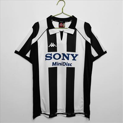 Juventus 1997/1998 domaci dres