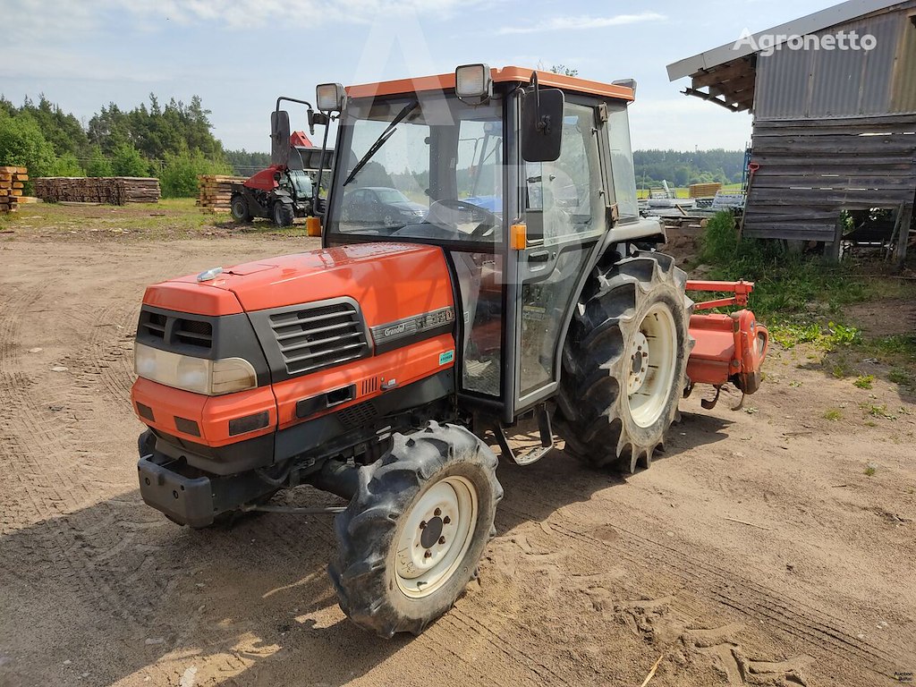 Prodaje se Kubota GL320 traktor točkaš na aukciji