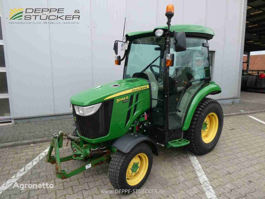 John Deere 3046R mini traktor