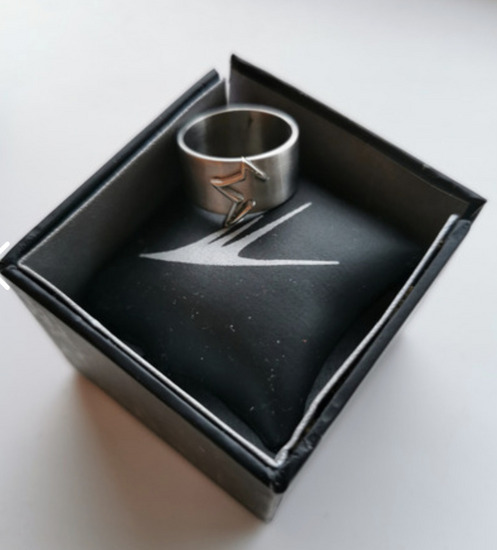 Original nov Thierry Mugler ženski prsten