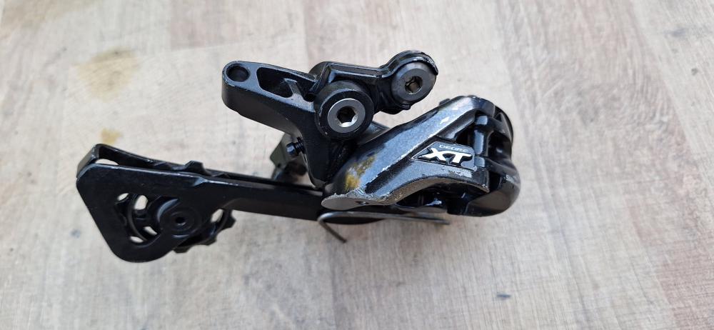 Zadnji menjač Shimano Deore XT RD-T8000 10s