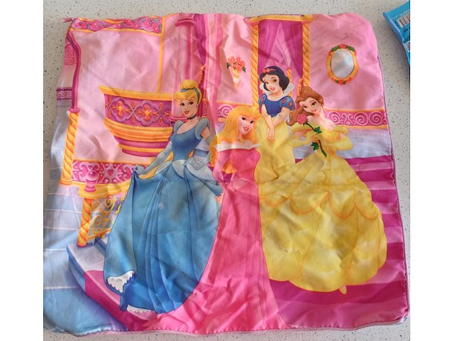 2 jastucnice  sa Dizni princezama