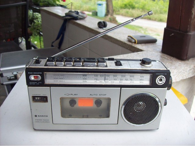 SANYO 3BAND RADIO CASSETTE RECORDER M1700H,Japan