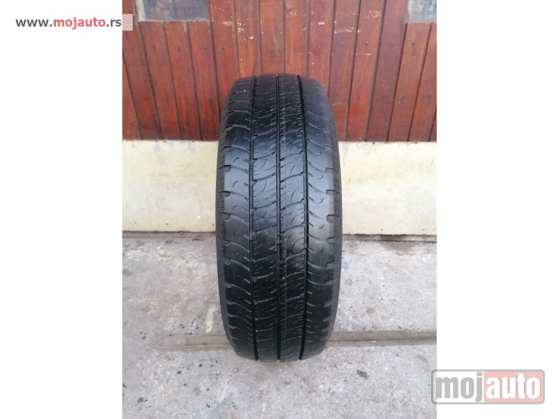 2556. Guma GOODYEAR 16 C, LETNJA 215/65, Šara 6,4 mm. DOT 3018