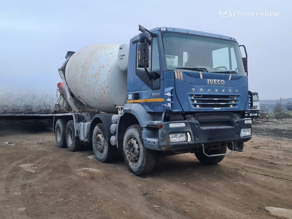 Stetter na šasiji IVECO TRAKER kamion s mešalicom za beton