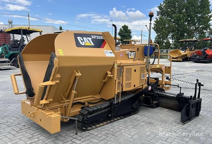 Caterpillar AP 255E asfaltni finišer guseničar