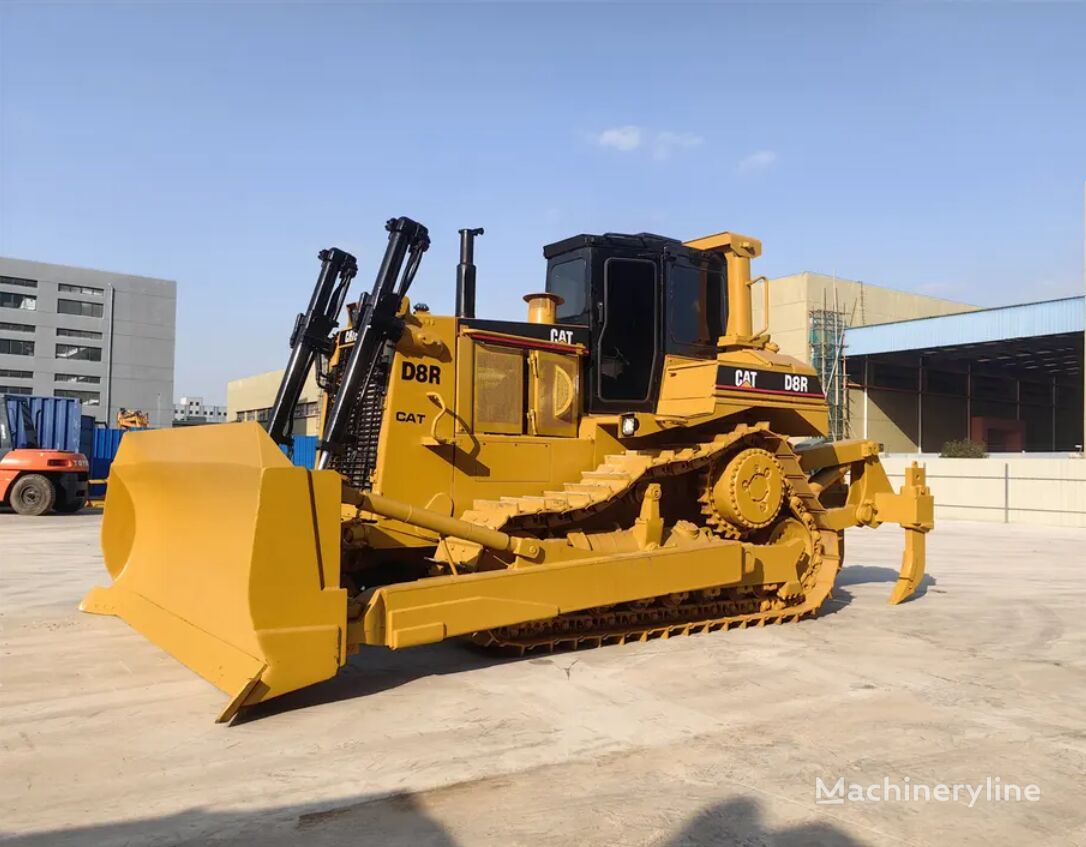 Caterpillar D8 buldožer