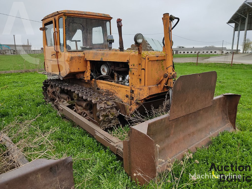 Prodaje se DT-75 buldožer na aukciji