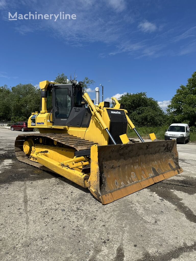 Komatsu D65 PX buldožer