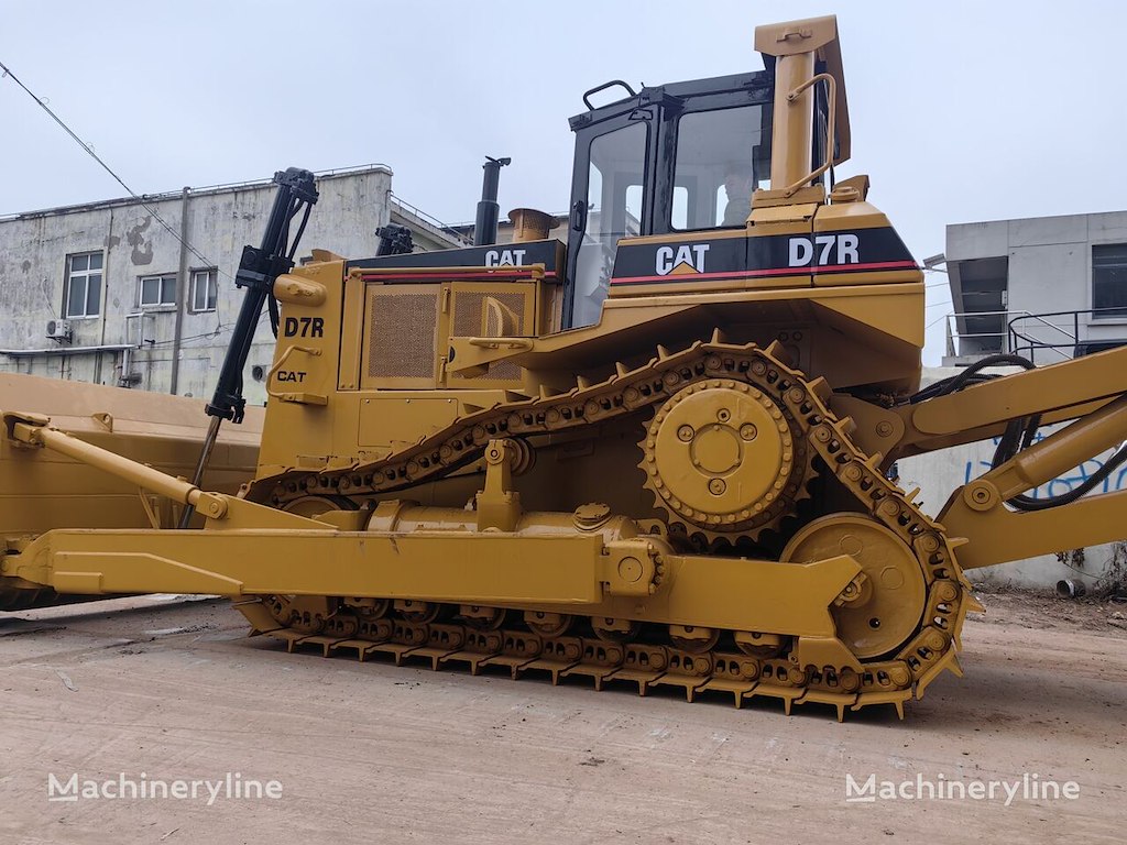 Caterpillar D7R buldožer