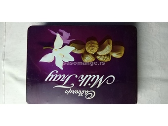 Limena kutija Milk tray duzina 23,sirina 17,vis.5 cm.,ocuvana.