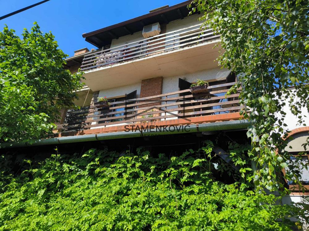 Prelepa kuća, zahteva minimalno ulaganje, raj za porodicu! ID#6484 299.000 €