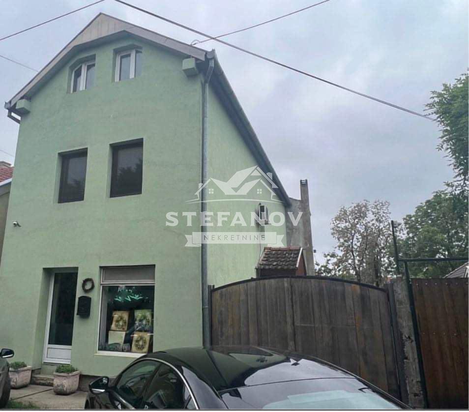 Spratna kuća sa potkrovljem u širem centru Zrenjanina ID#1672 95.000 €