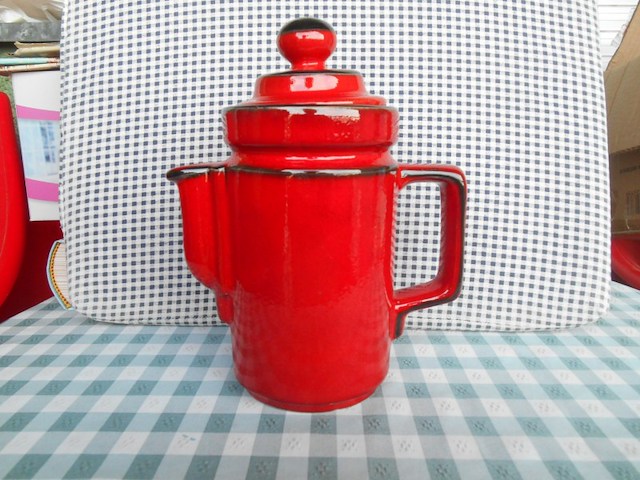 Crveni čajnik