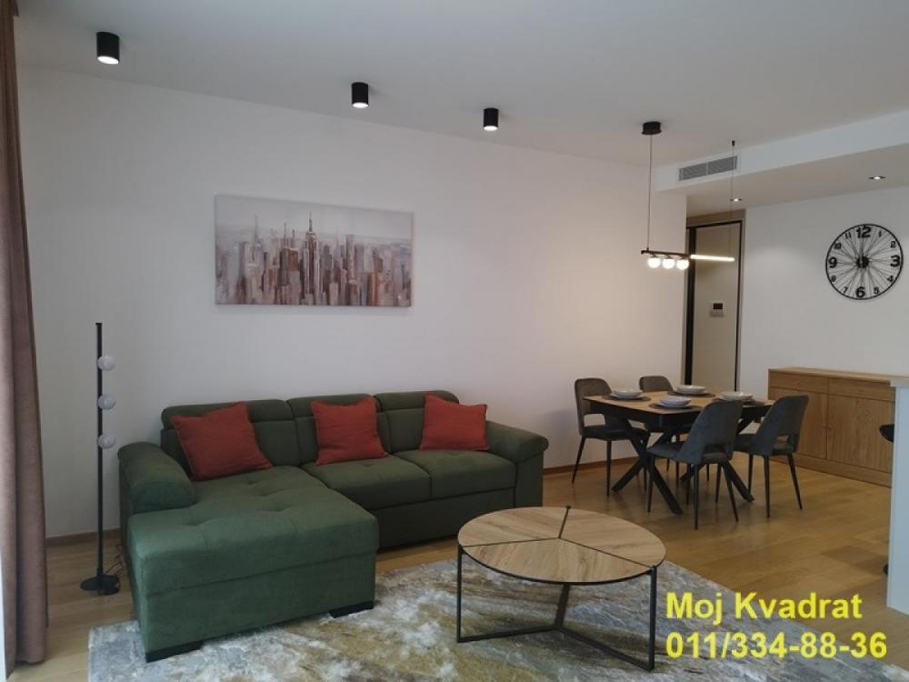 Trosoban stan za izdavanje, 81m2, 1.600€