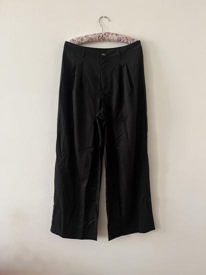 Shein crne duboke pantalone sirokih nogavica, L