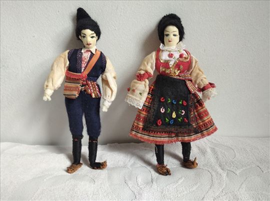 Stare lutke, par u narodnoj nošnji (Jugoslavija).