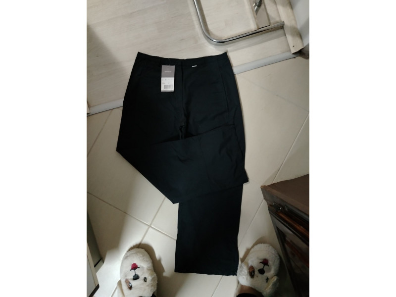 SS35 NOVO letnje pantalone MGXX vel 158