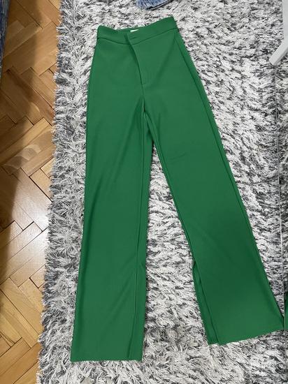 Zelene pantalone Stradivarius