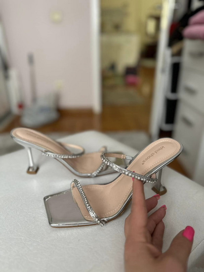 Nove srebrne papuce sa stiklom