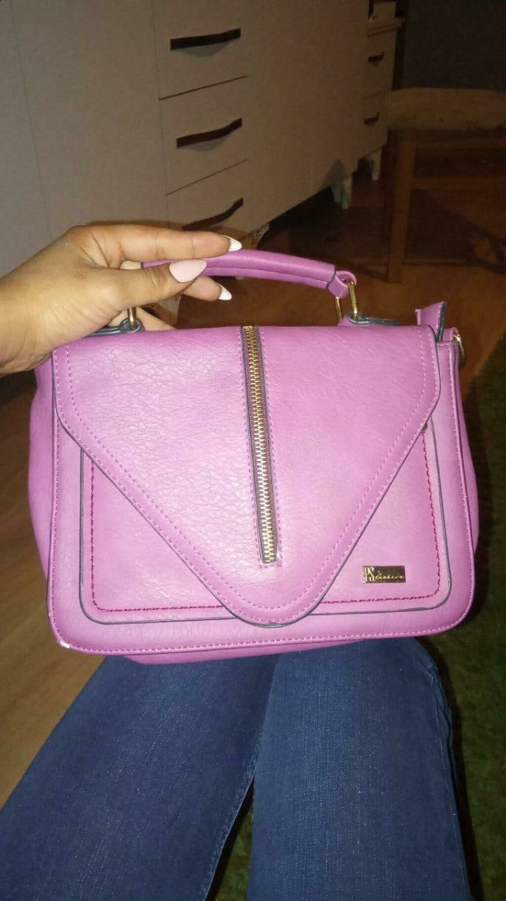 Na prodaju prelepa roza torbica