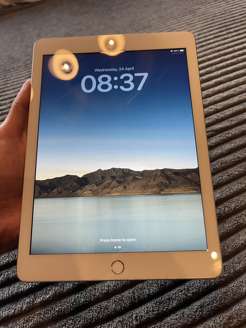 IPad 6th 9.7 ( 2018 )  32GB  . iPad u vidjenom stanju kao na slikama