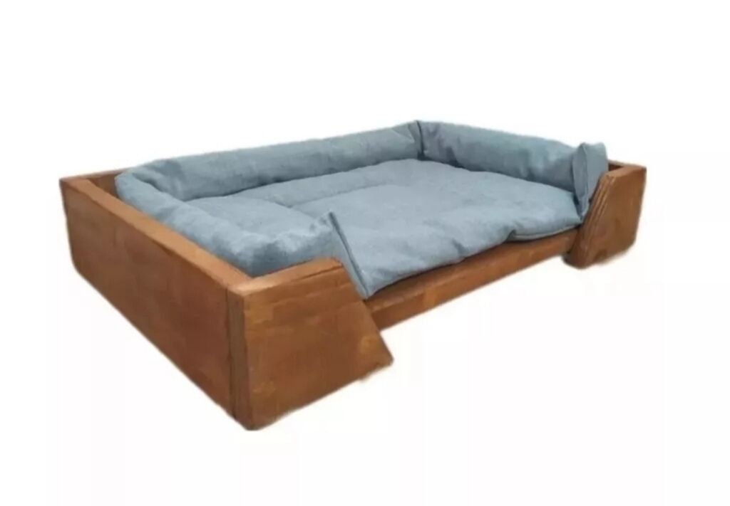 Lezaljke za pse tipa drvenog kreveta sa dusekom.Cena od 3000.Hranilice