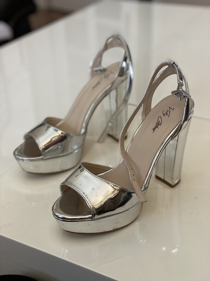 Nove srebrne sandale sa stiklom