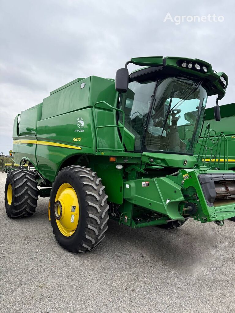 John Deere S670 kombajn za žito