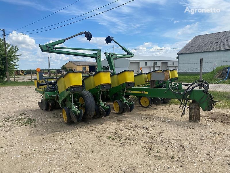 John Deere 1760 MaxEmerge XP pneumatska precizna sejalica