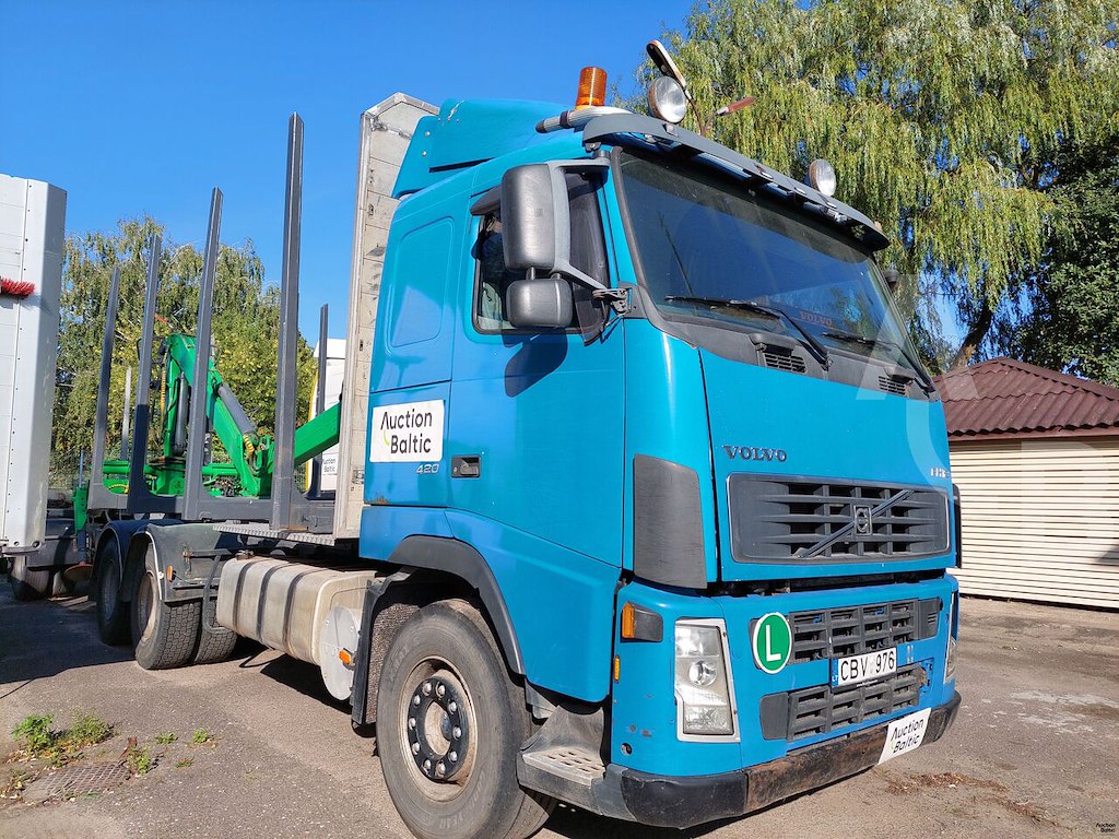Prodaje se Volvo FH12 kamion za prevoz drva na aukciji