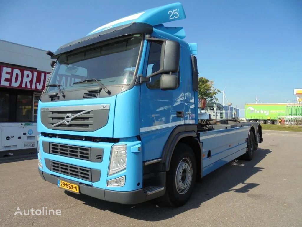 Volvo FM 330 kamion sa kukom za podizanje tereta