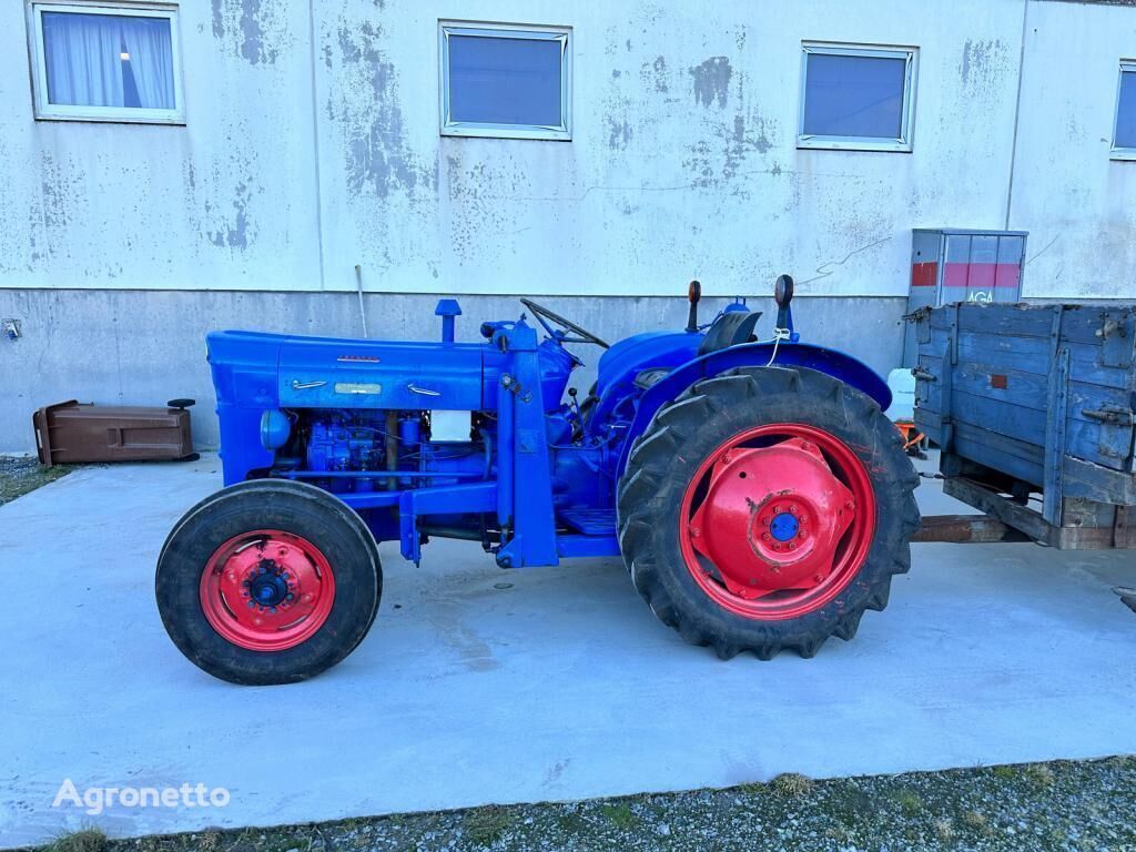 Prodaje se Ford Super Dexta traktor točkaš na aukciji