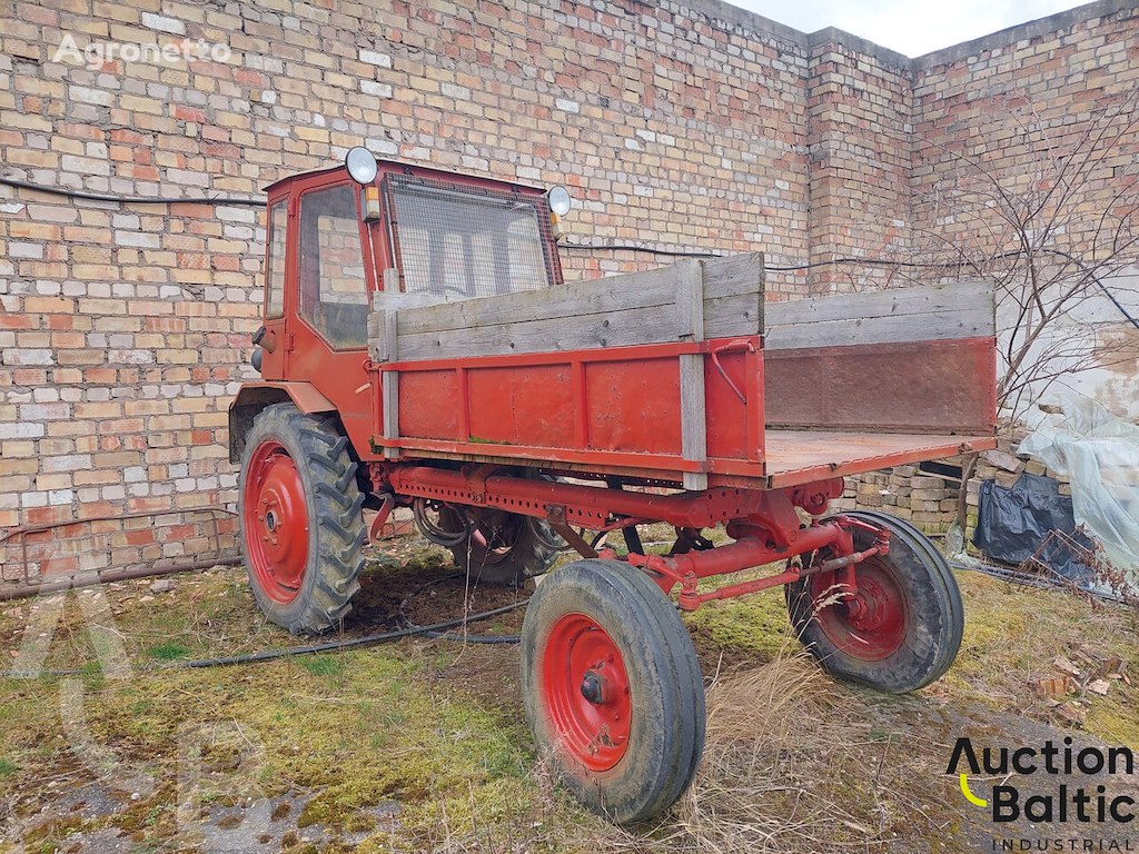 Prodaje se T-16M traktor točkaš na aukciji