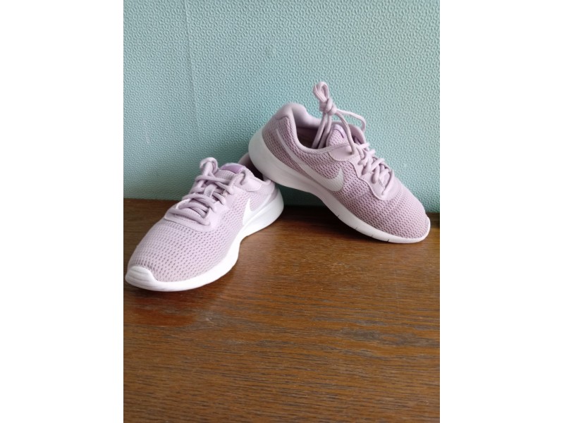 PATIKE "NIKE" br. 36,5/23,5cm.