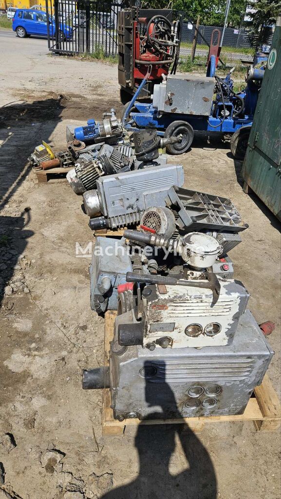 Busch Rietschle 2500 EUR za 13 sztuk EUR 2,500 for 13 pieces vakum pumpa