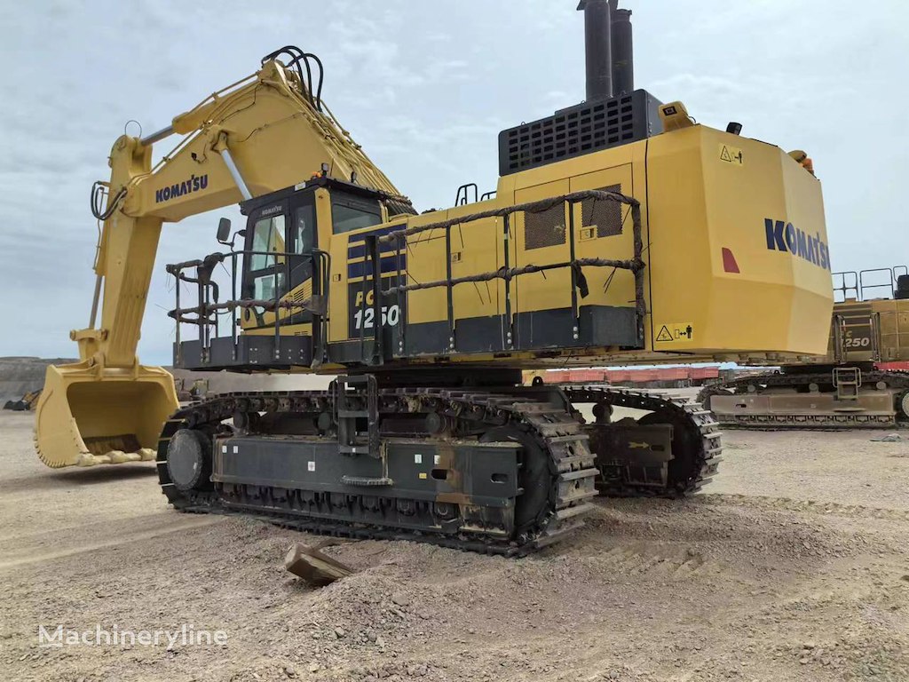 Novi Komatsu PC1250-11R bager guseničar