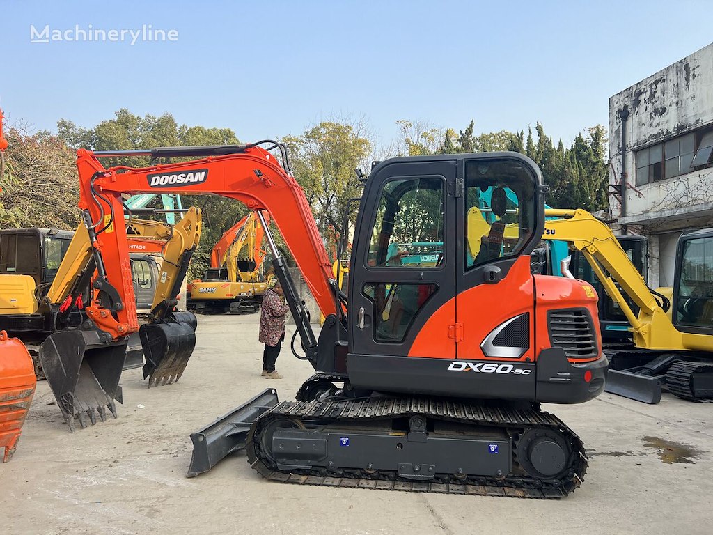 Doosan dx60 dx75 bager guseničar