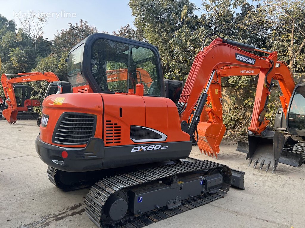 Doosan DX60 bager guseničar