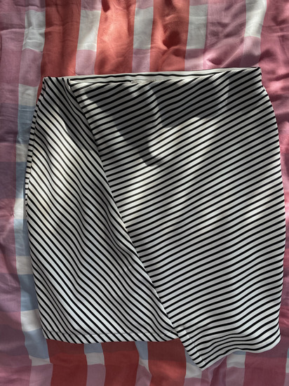 Suknjica crno bela pull&bear M Novo