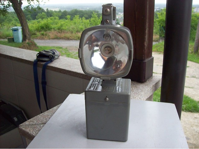 Retro reflektor / lampa punjiva , 2 sijalice JODIOLUX