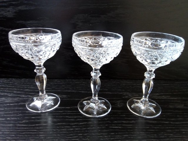 Kristalne čaše(3 kom.)