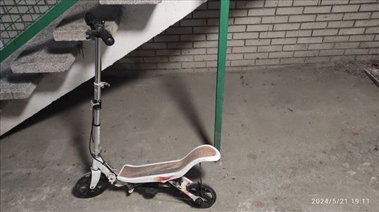 Trotinet Space Scooter